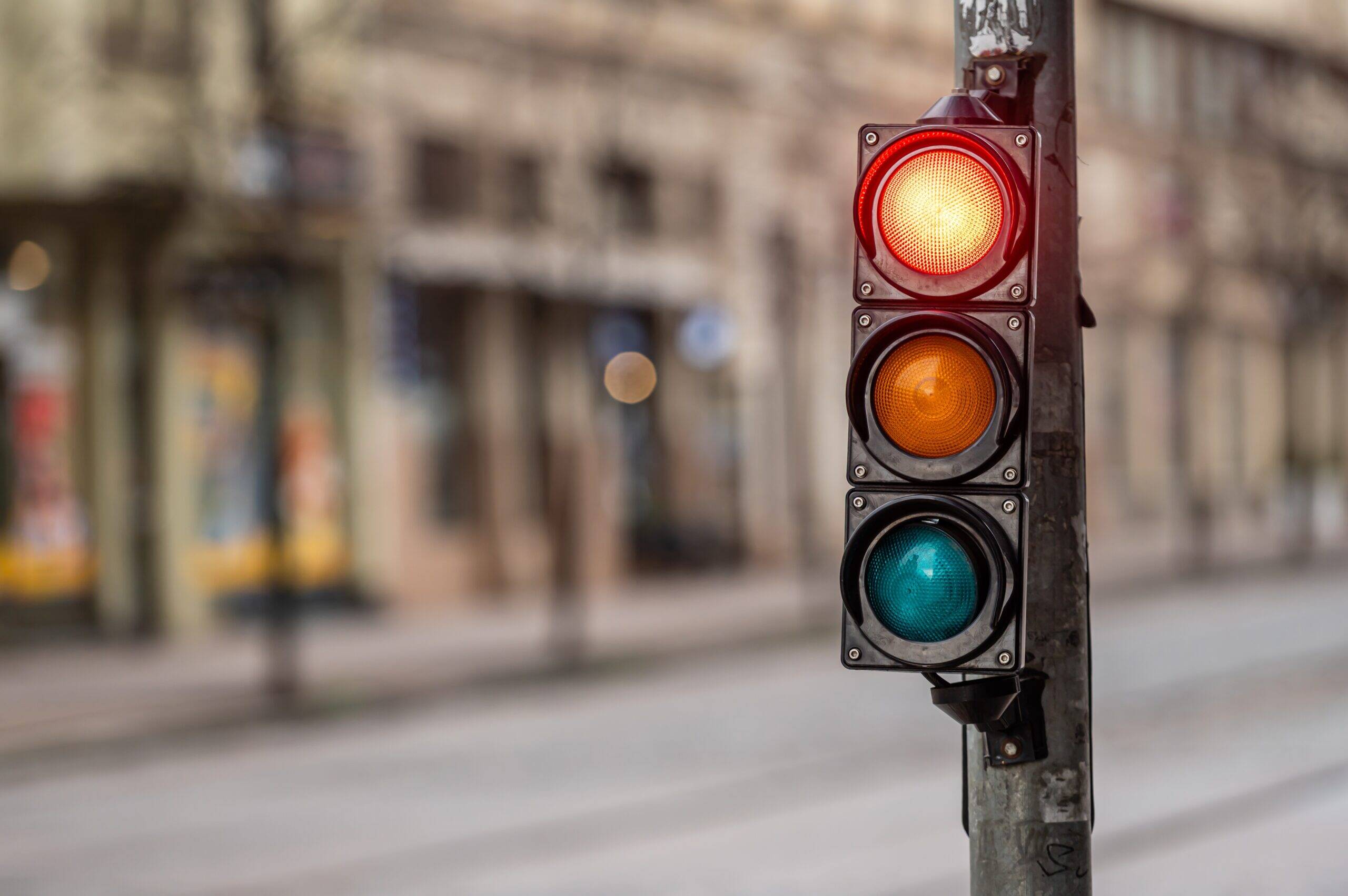 What the Law Requires at Intersections with Flashing Lights